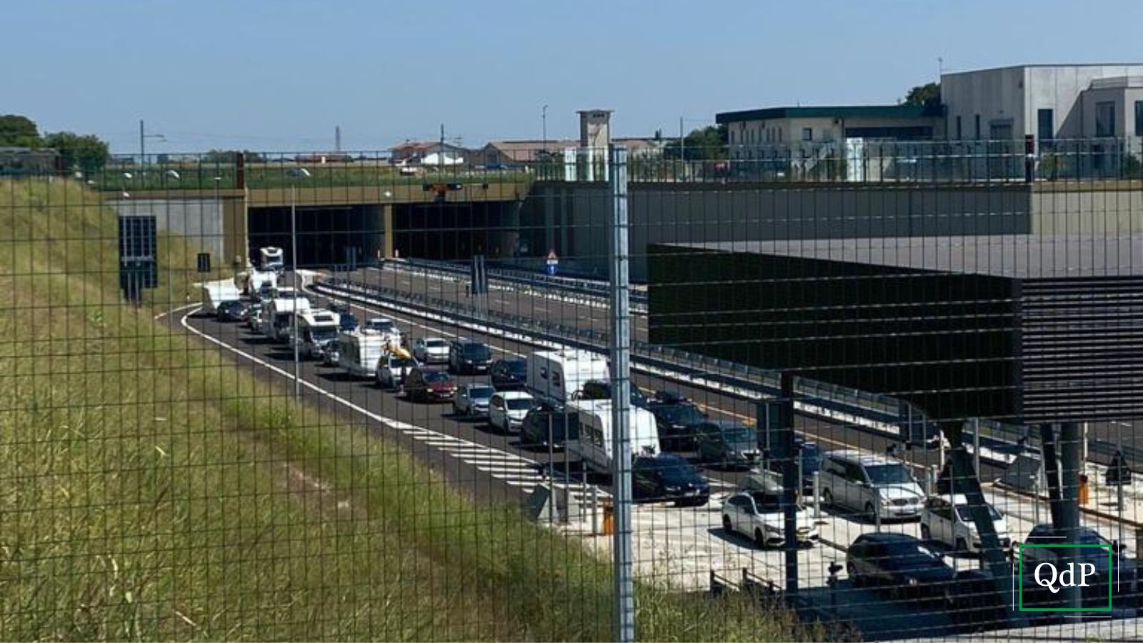 Il "controesodo" intasa la Pedemontana. In mattinata super coda in A27