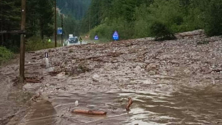Auronzo di Cadore, colata detritica blocca la strada per Misurina