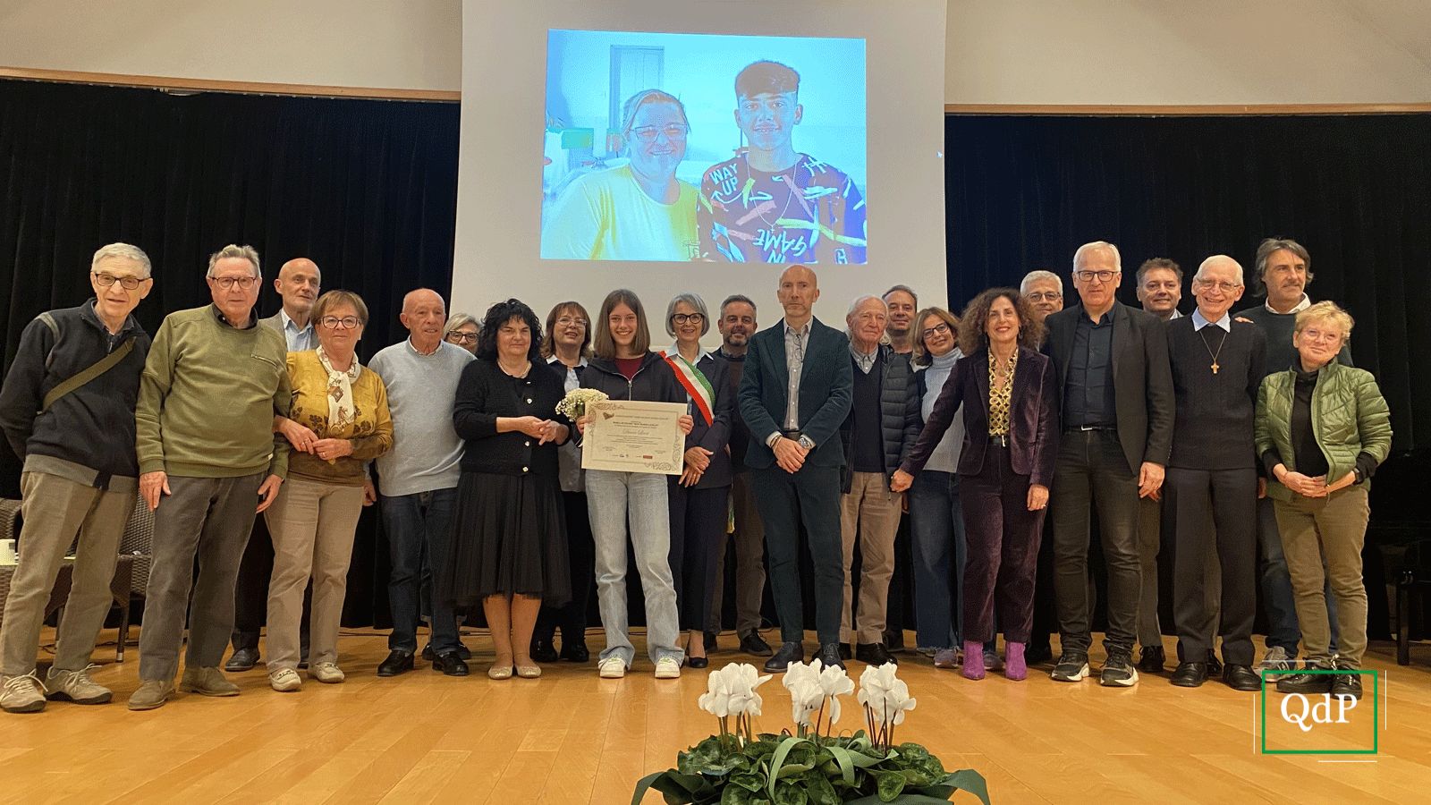 Diana Liessi riceve la borsa di studio in ricordo di don Mario Gerlin ...