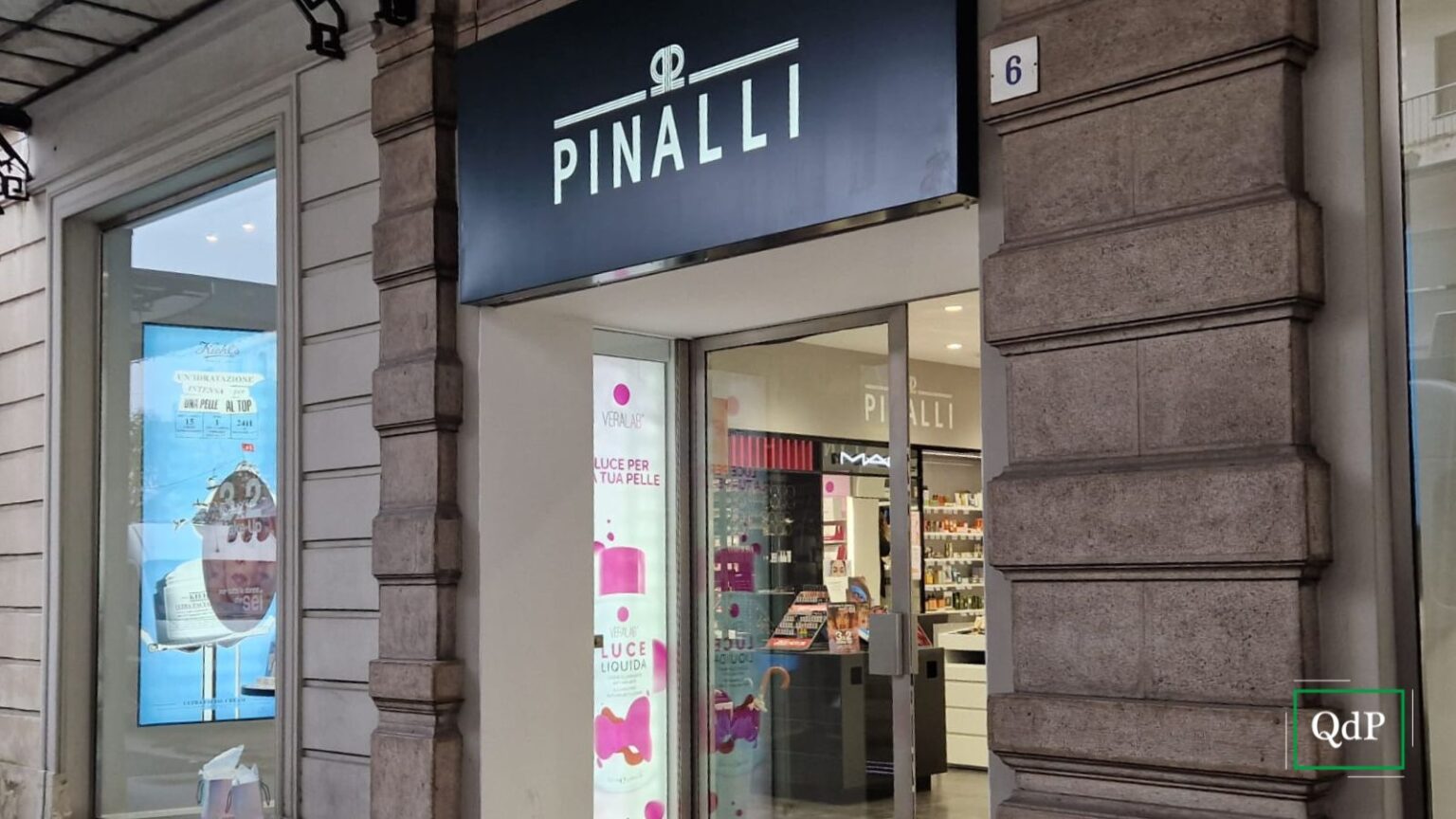 Nuovo furto alla profumeria Pinalli in centro a Conegliano: rubati ...