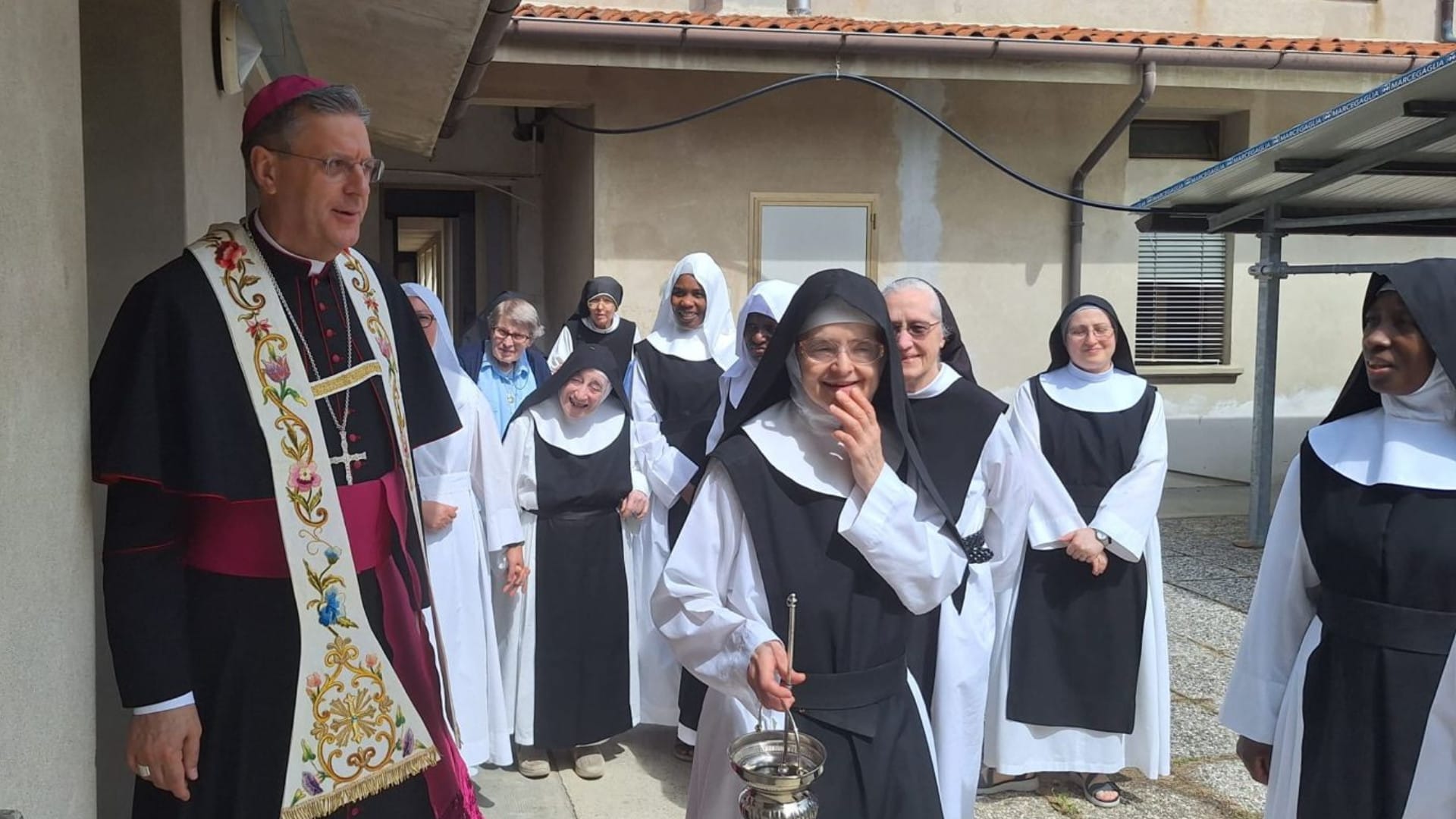 Il vescovo incontra le 12 suore del Monastero di San Giacomo. L'ex ...